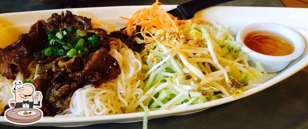 Pho Tre Bien, 6946 Gtwy Blvd E in El Paso - Restaurant menu and reviews
