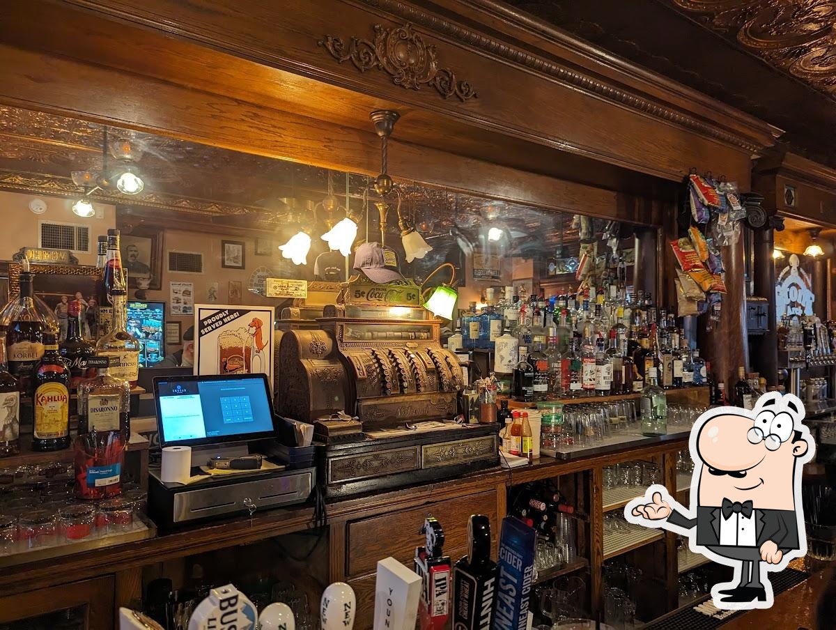 Landmark 1850 Inn Milwaukee’s Oldest Tavern, Milwaukee - Restaurant ...