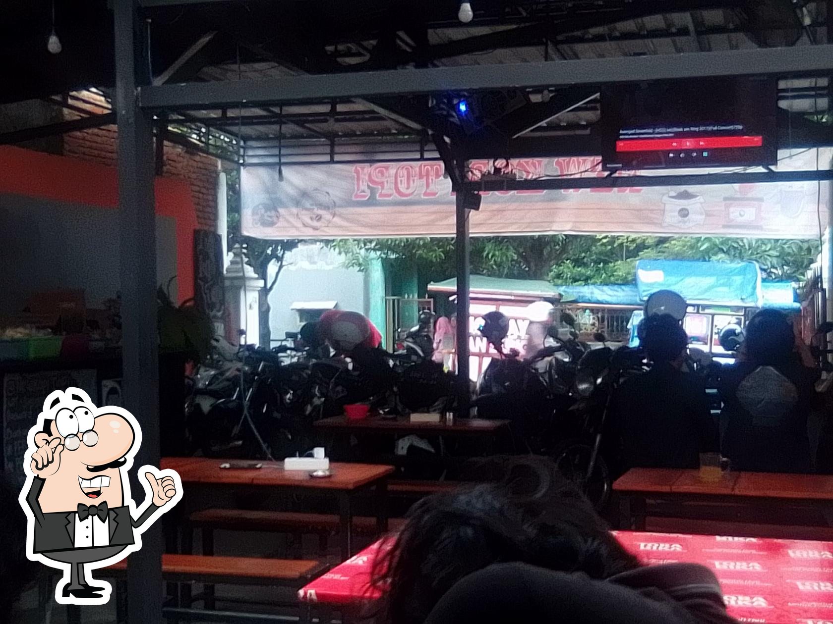 New Kopi Topi cafe, Surabaya - Restaurant reviews