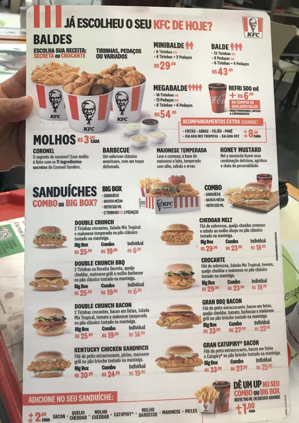 Menu em KFC restaurante, Balneário Camboriú