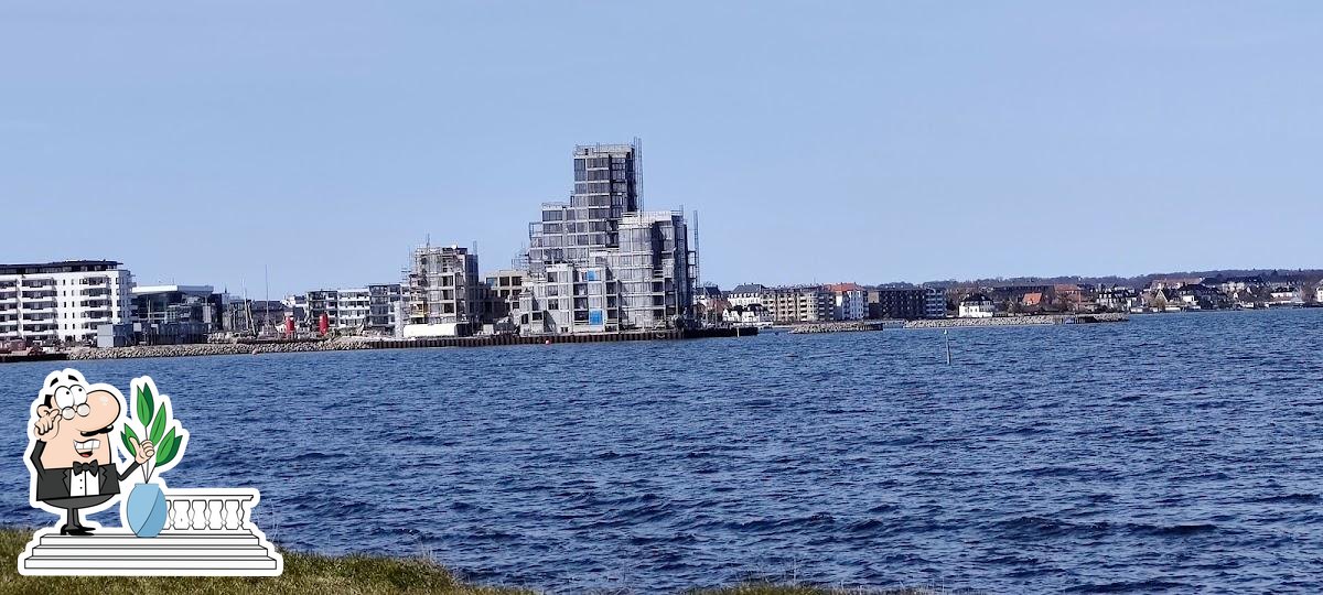 Dock House Bar & Café, Copenhagen - Restaurant reviews