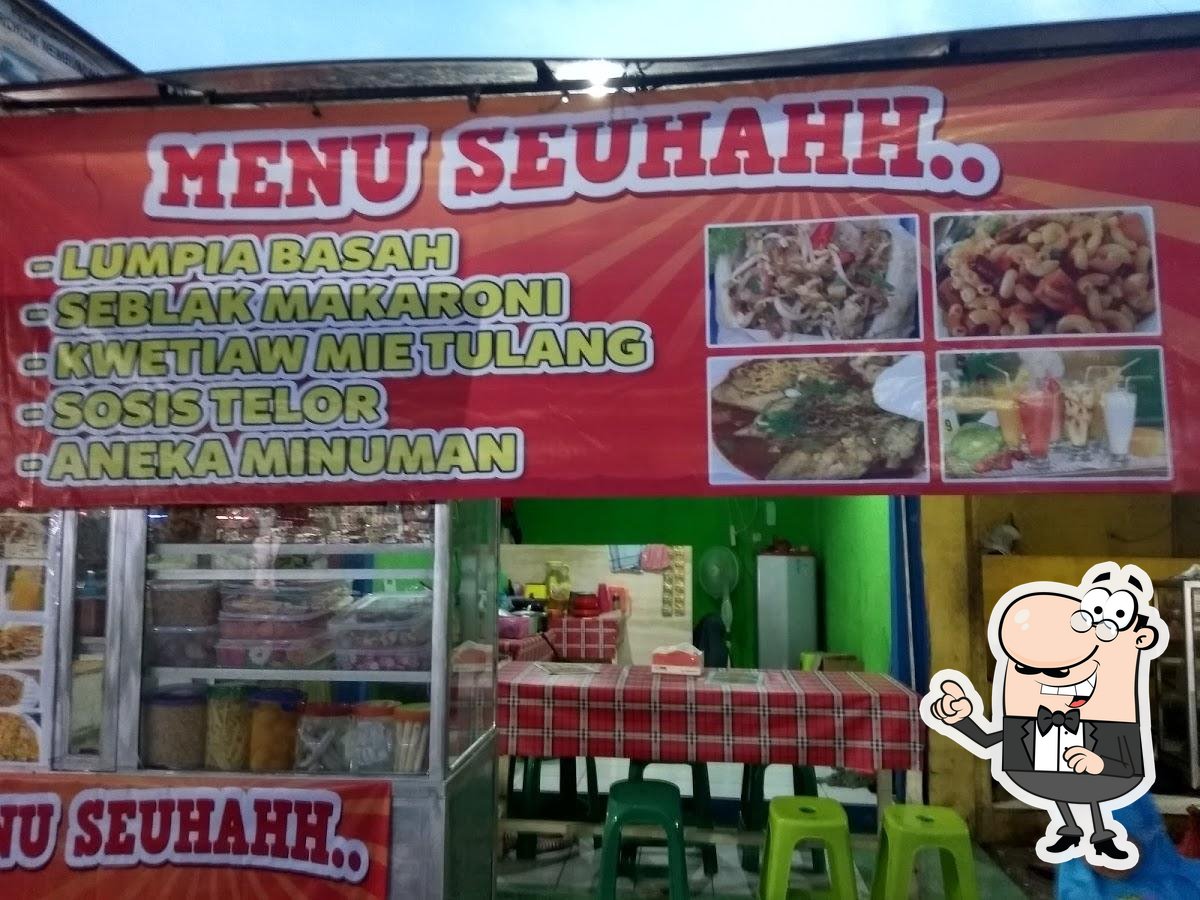 Warung Seuhah Lumpia Basah restaurant, Cibunarjaya