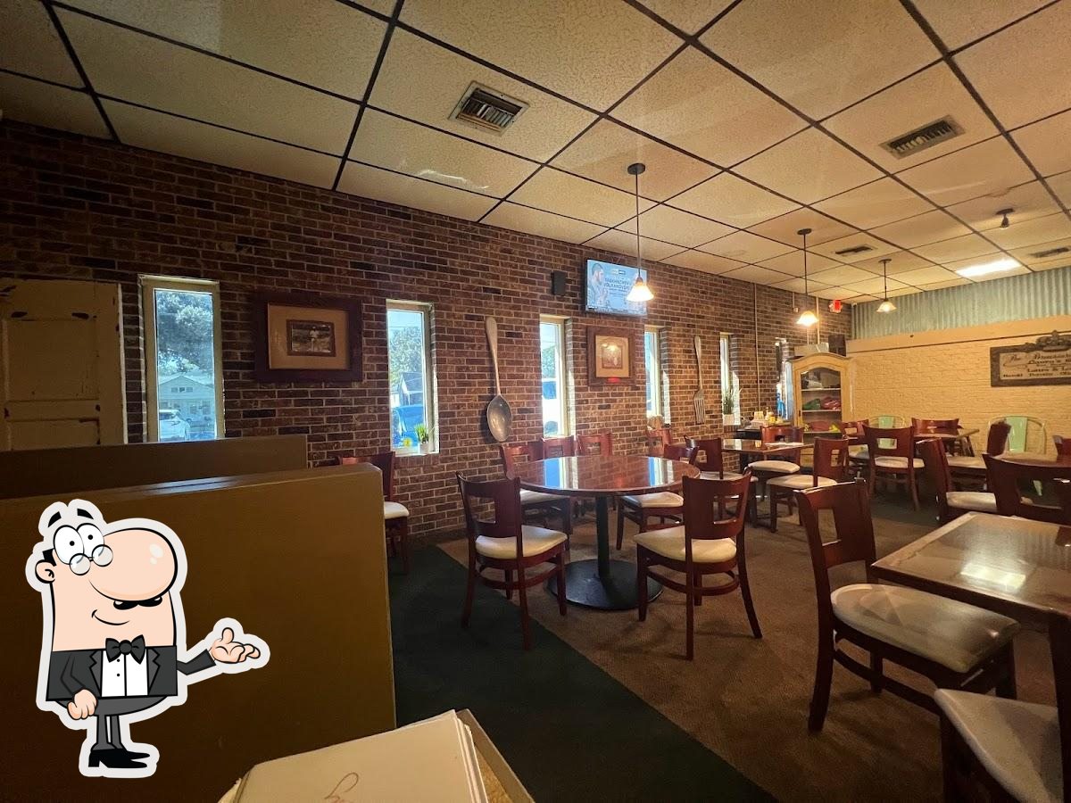 Laura's Two, Lafayette - Restaurant menu, prices and reviews
