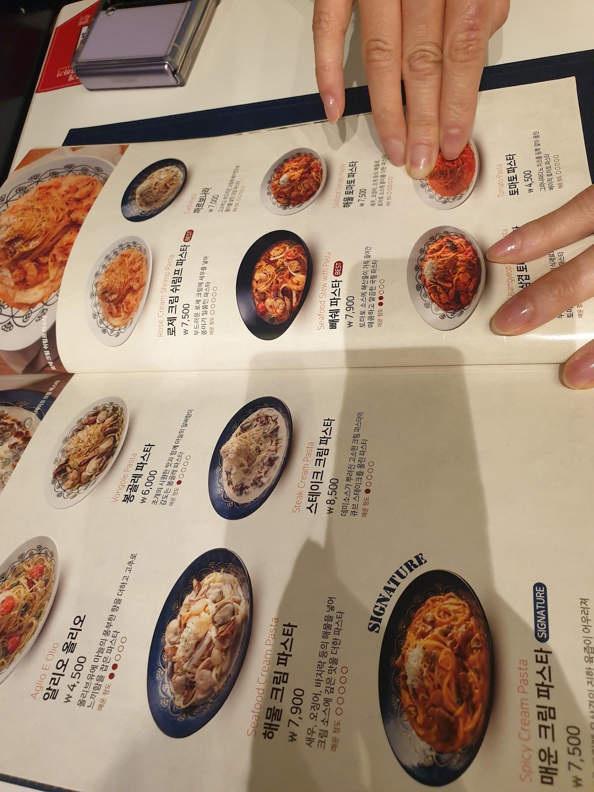 Menu at Rolling Pasta Daehakro Branch restaurant, Seoul