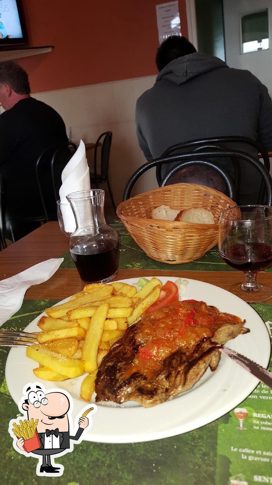 Le Poteau pub & bar, Guilberville - Restaurant reviews