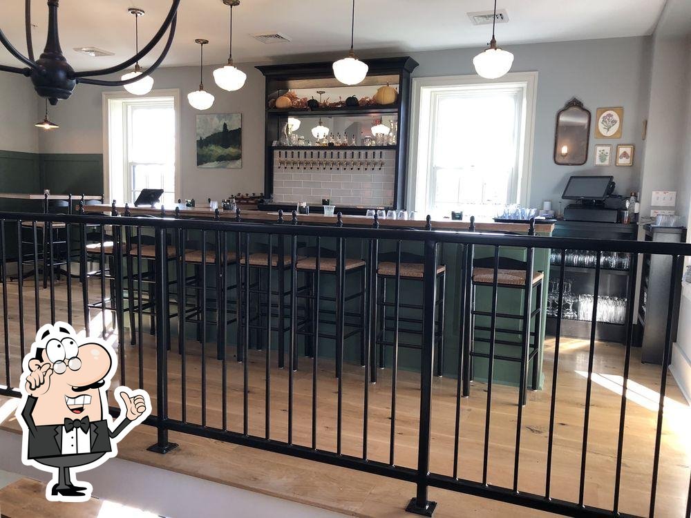 The Watershed Pub, Camp Hill - Restaurant menu, prices and reviews
