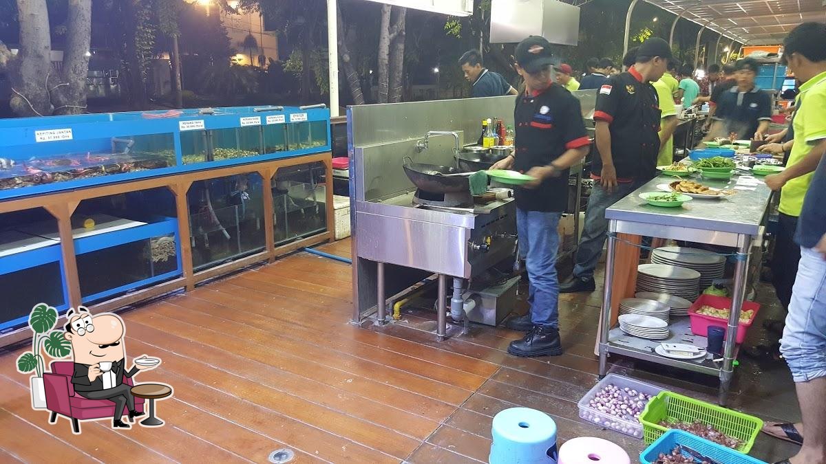 Dermaga Seafood Surabaya restaurant, Surabaya, Jalan Darmo Harapan I ...