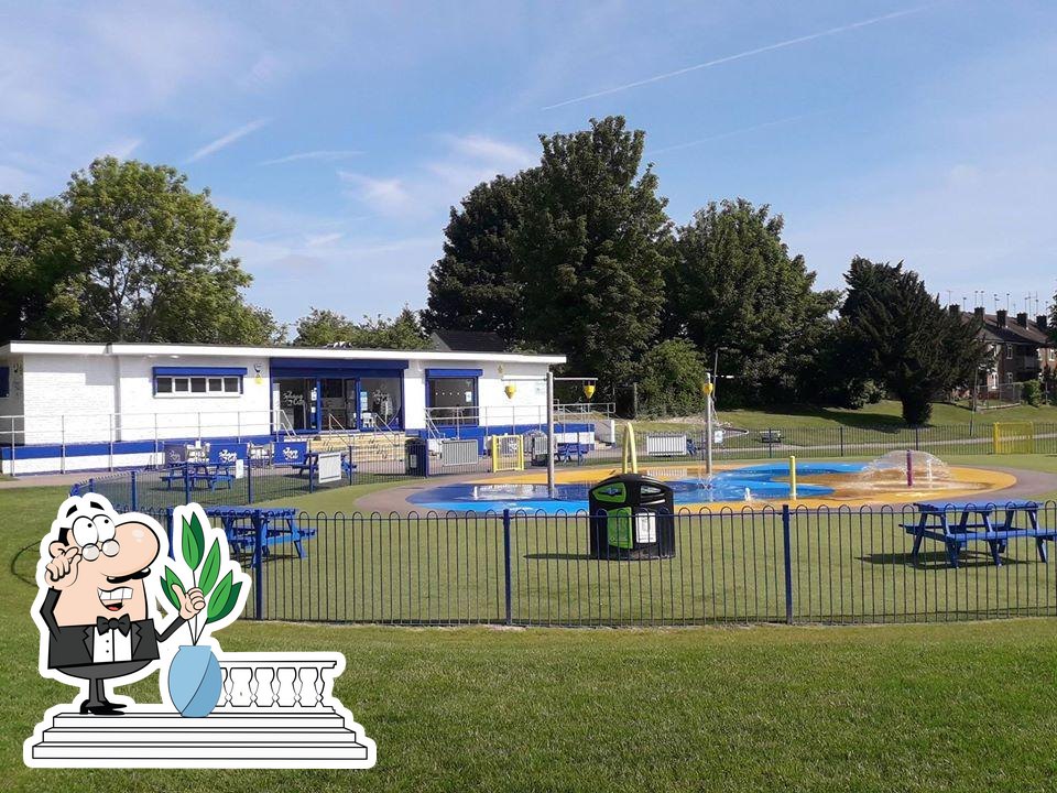 Bennett's Splash Park & Splashside Café in Dunstable - Restaurant reviews