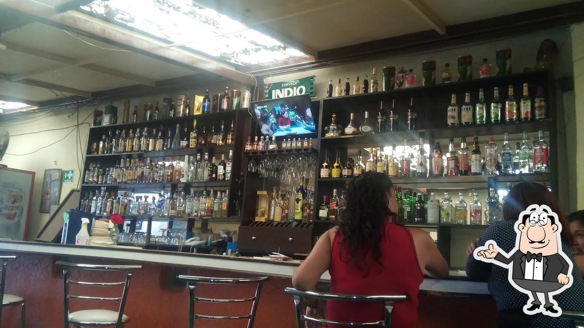 Totis Bar, Santiago de Querétaro, Av. Constituyentes 5 - Restaurant reviews