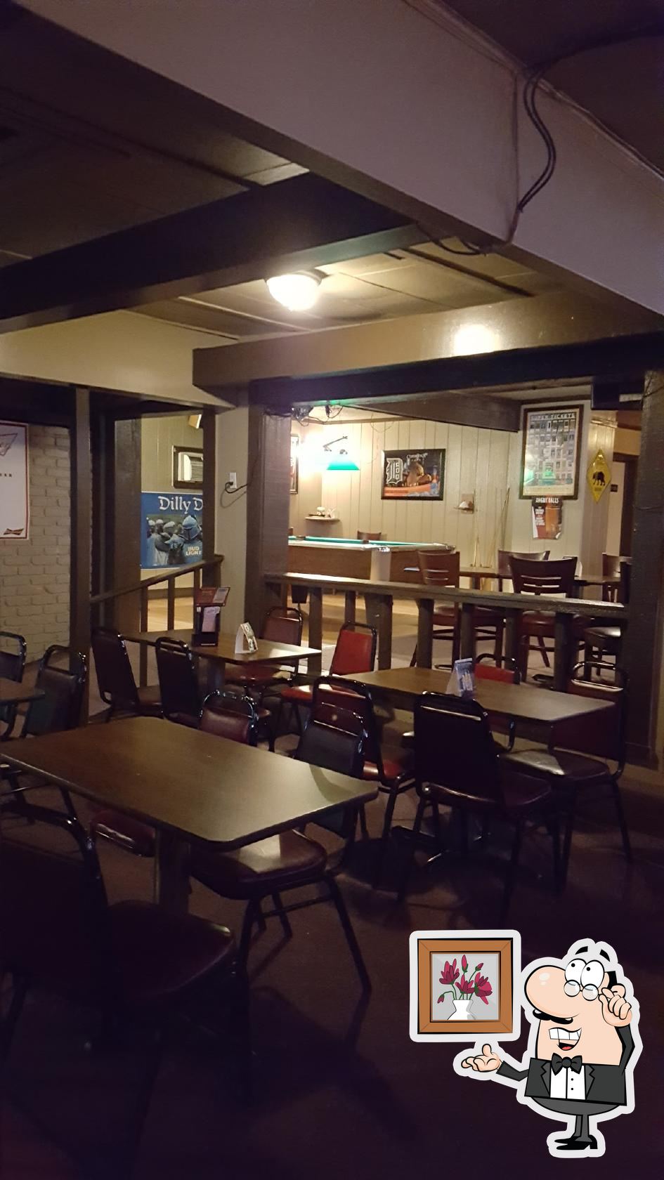 J's Holly Inn Bar & Grill, 902 N Saginaw St in Holly - Restaurant reviews