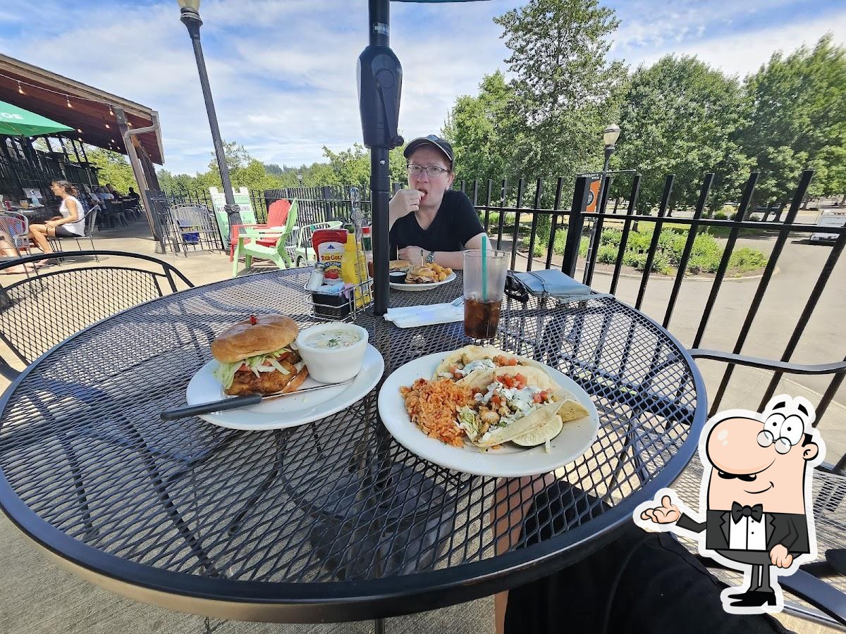 Coasters Crossing, Oregon City - Restaurant menu, prices and reviews