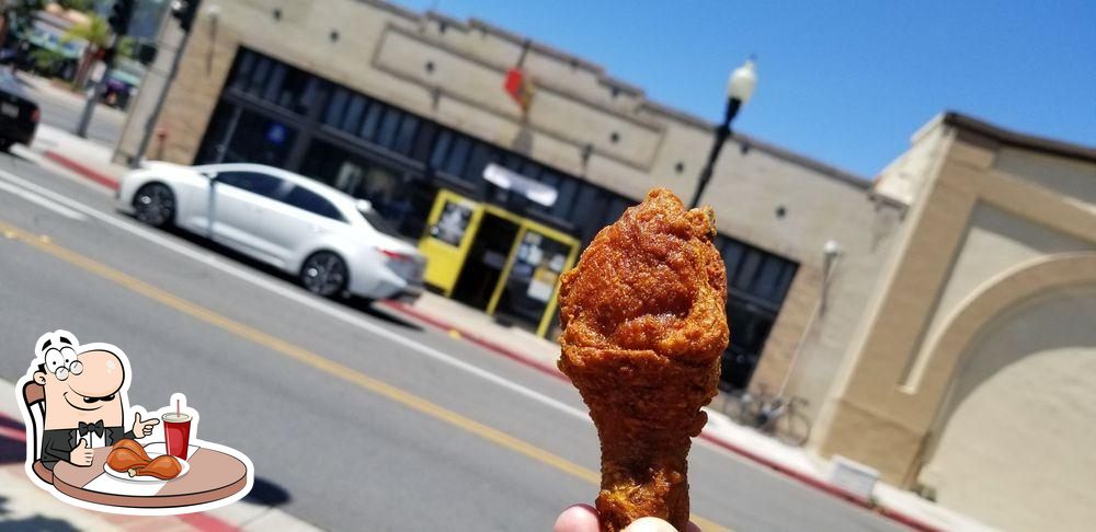Gus's World Famous Fried Chicken in Santa Ana - Restaurant menu and reviews