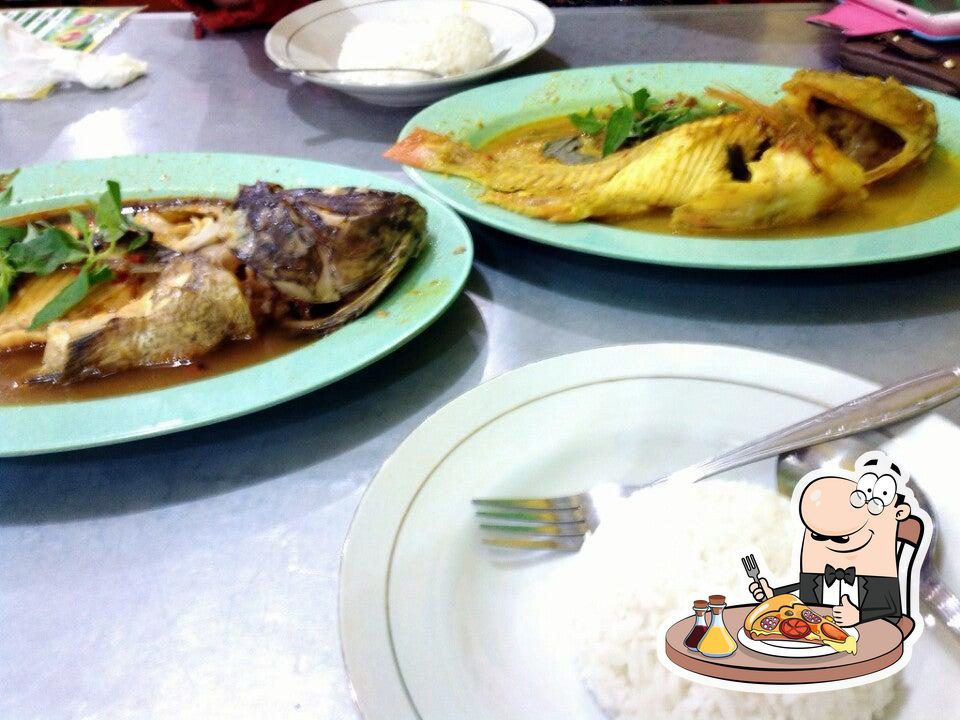 gule kepala ikan "mas agus" restaurant, Surakarta, Samping Gedung ...
