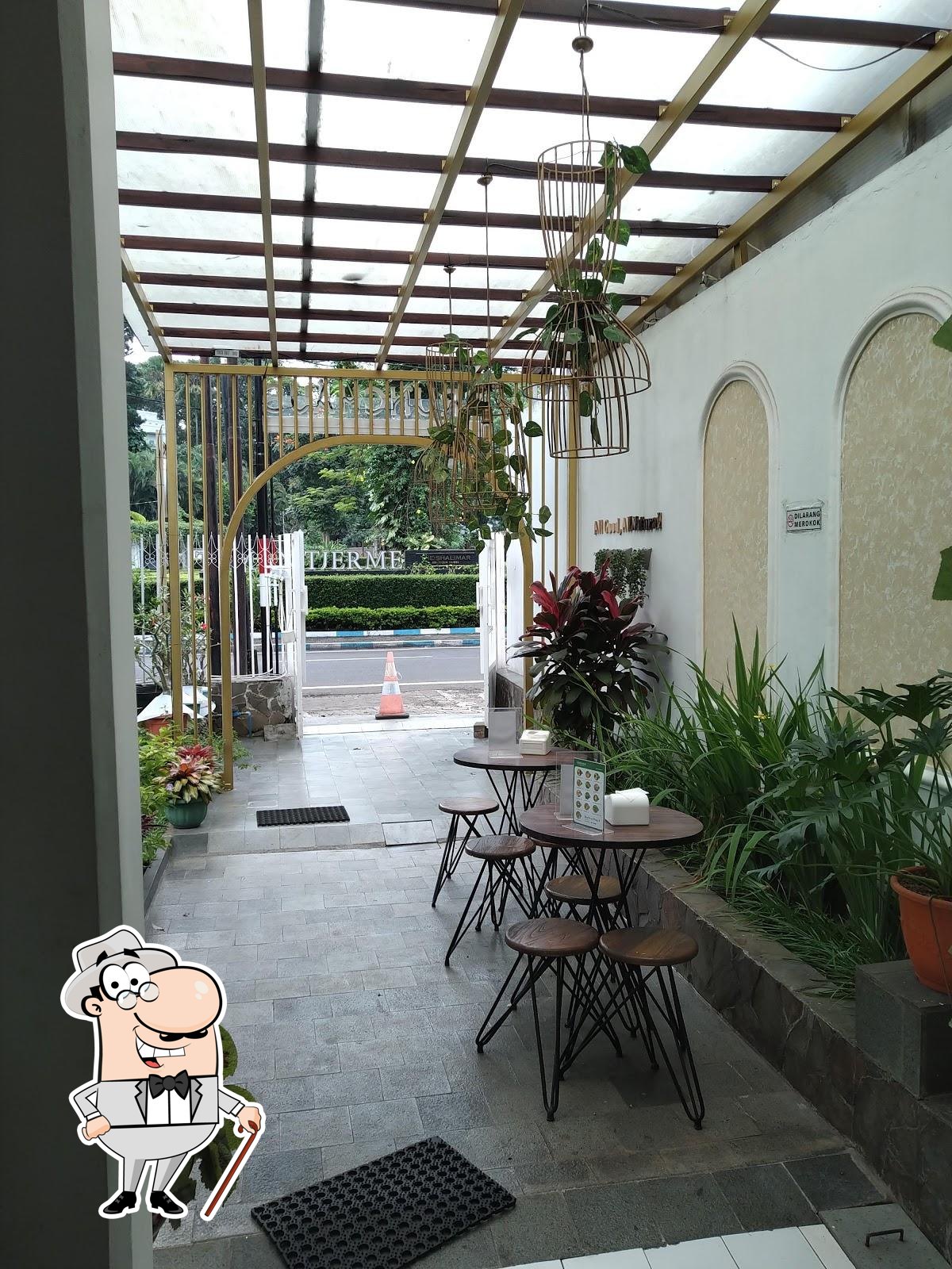 Crunchaus Klojen, Malang - Restaurant menu, prices and reviews