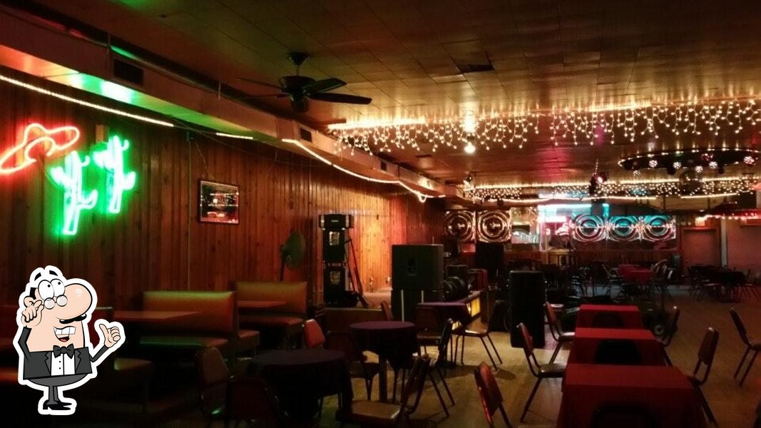 Blue Phoenix Night Club in Detroit - Restaurant reviews