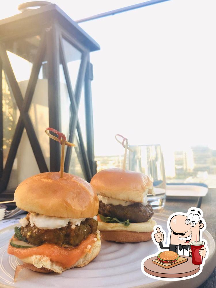 Hive & Honey Rooftop Bar, Irvine - Carta del restaurante y opiniones