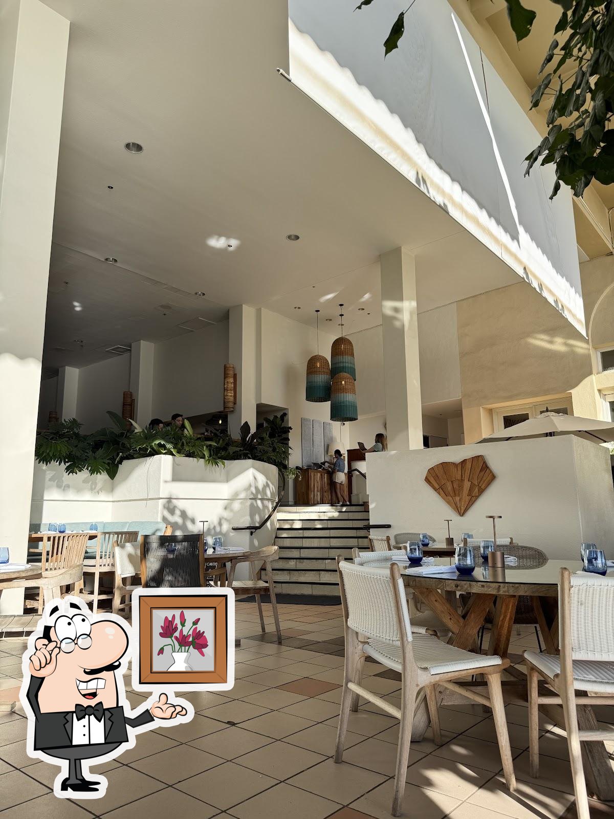 Hau Tree, Honolulu - Restaurant menu, prices and reviews
