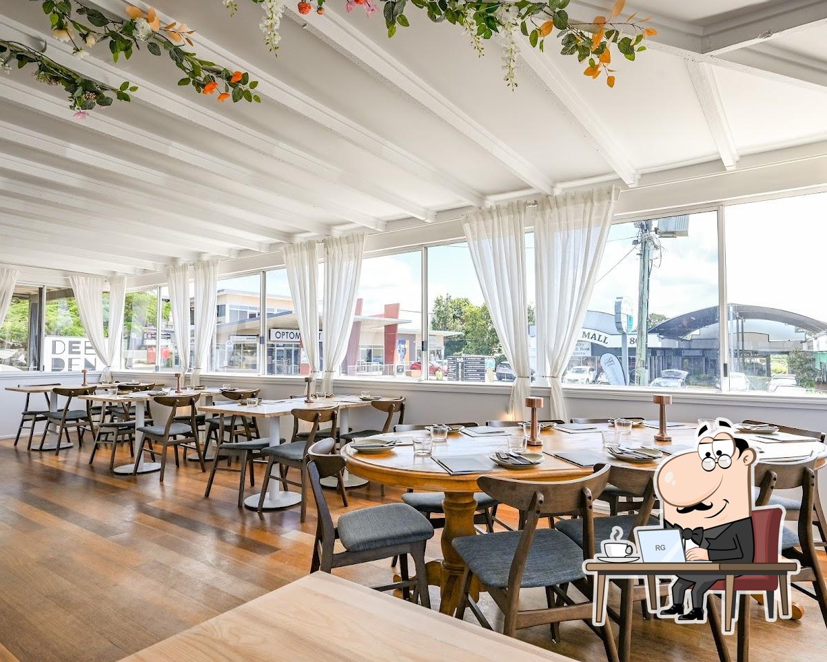Dee Den Restaurant, Buderim - Restaurant menu, prices and reviews