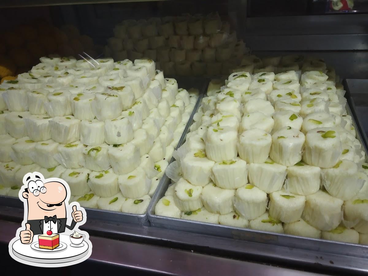 Pooja Sweets And Vada Pav Center, Mumbai - Restaurant reviews