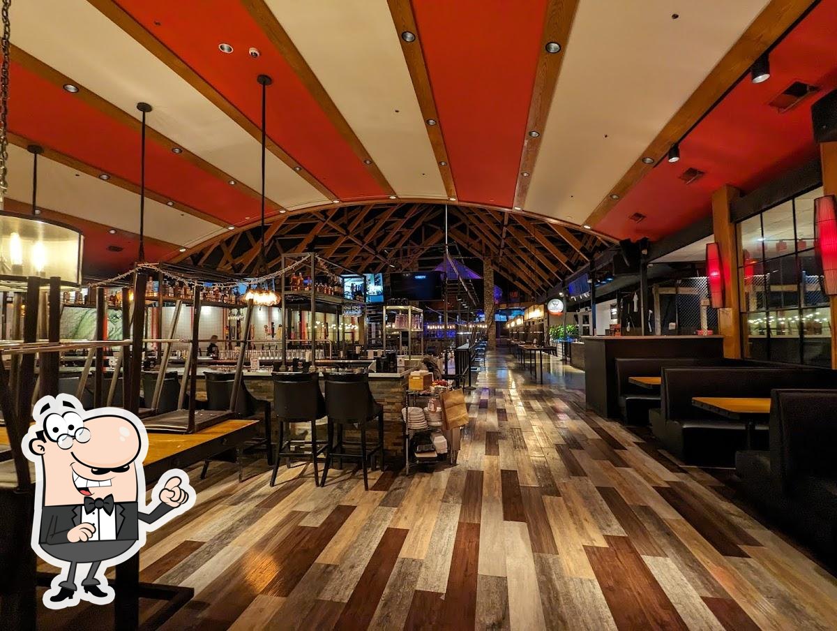The HUB Stadium & Restaurant, Auburn Hills, Auburn Hills - Restaurant ...