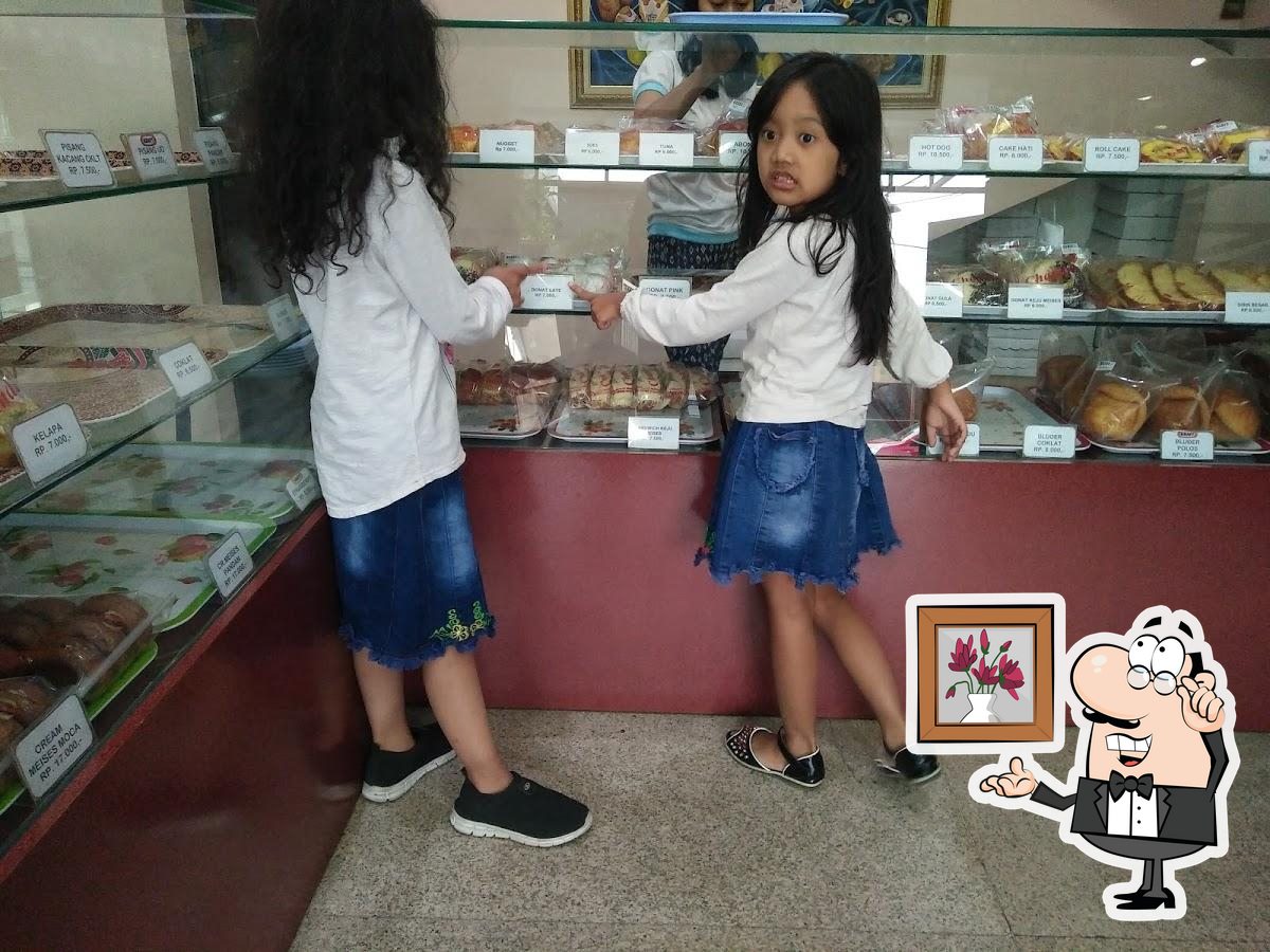 Chandra Bakery, Malang, Jl. Delima No.12 - Restaurant reviews
