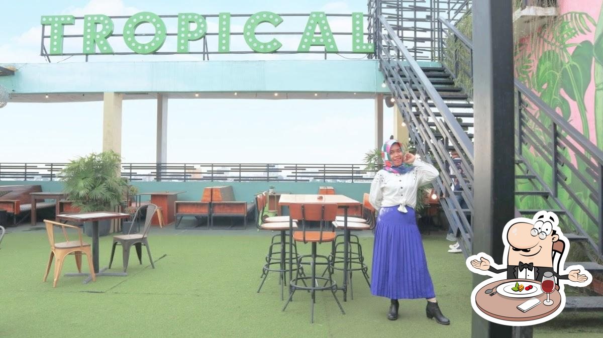 Tropical Rooftop cafe, Medan - Restaurant reviews