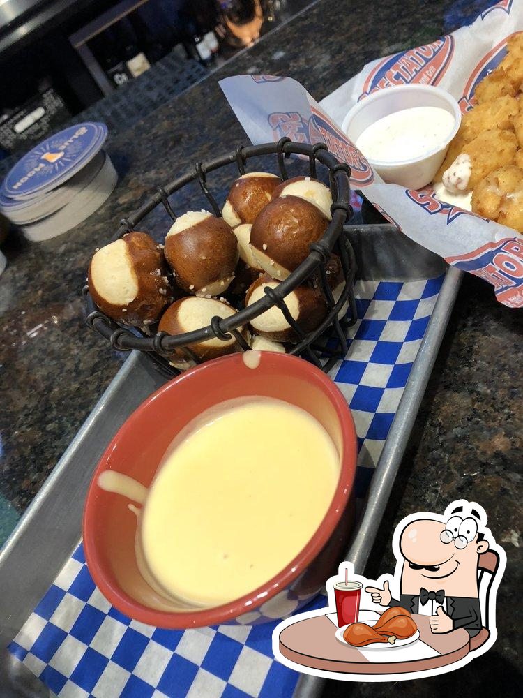 Spectators Sports Bar & Grill in Altoona - Restaurant menu and reviews