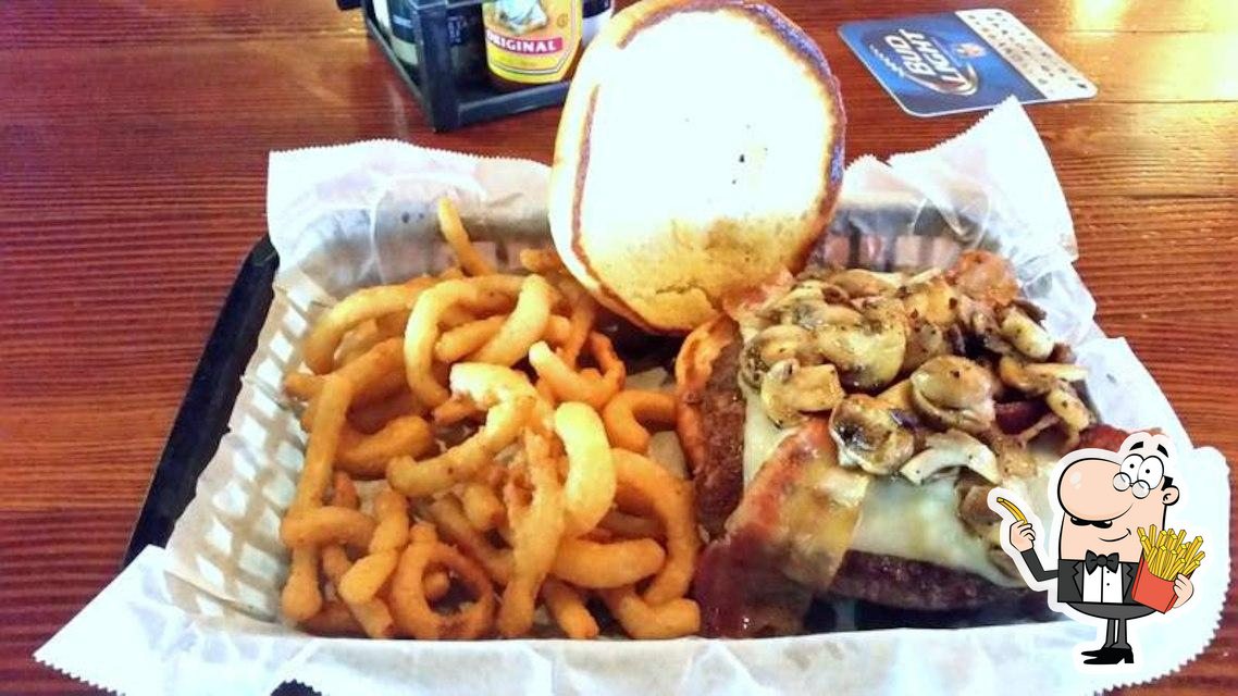 Bull Moose Bar & Grille in Sandwich - Restaurant reviews