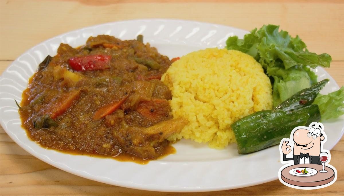 Moms Hilo in Hilo - Restaurant menu and reviews
