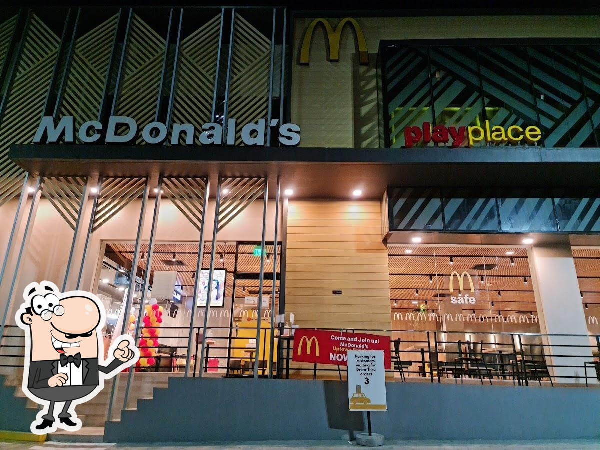Restaurante McDonald's Uptown Bonifacio, Taguig, 10th Ave - Carta del ...