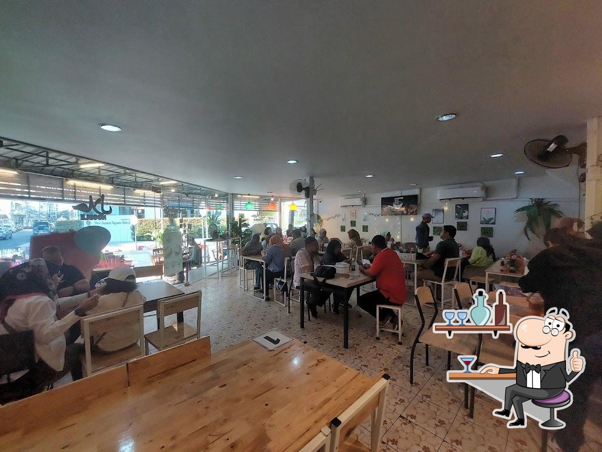 Ayutthaya Noodle Halal, Hat Yai - Restaurant menu, prices and reviews