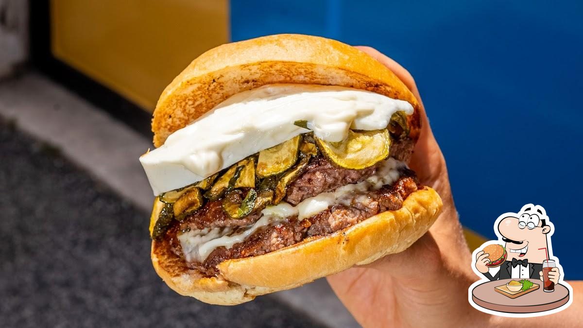 Muorz Burger Il primo burger Napoletano restaurant, Rome - Restaurant ...