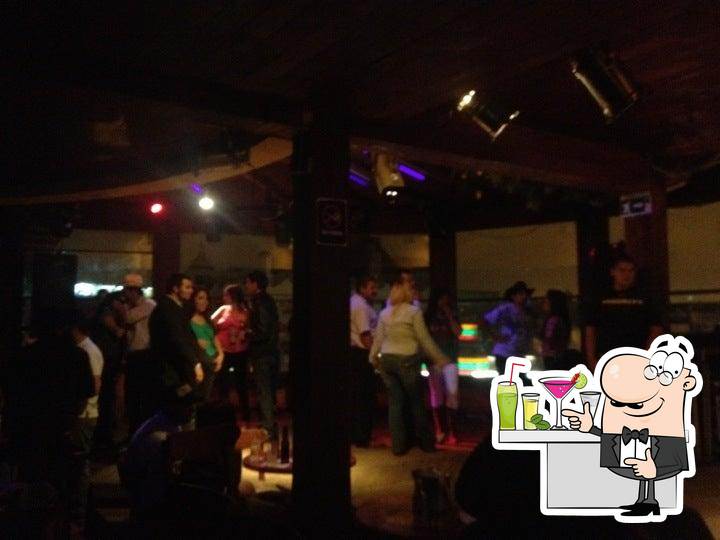 Mango Mango pub & bar, Ensenada, Plaza Hussongs - Restaurant reviews