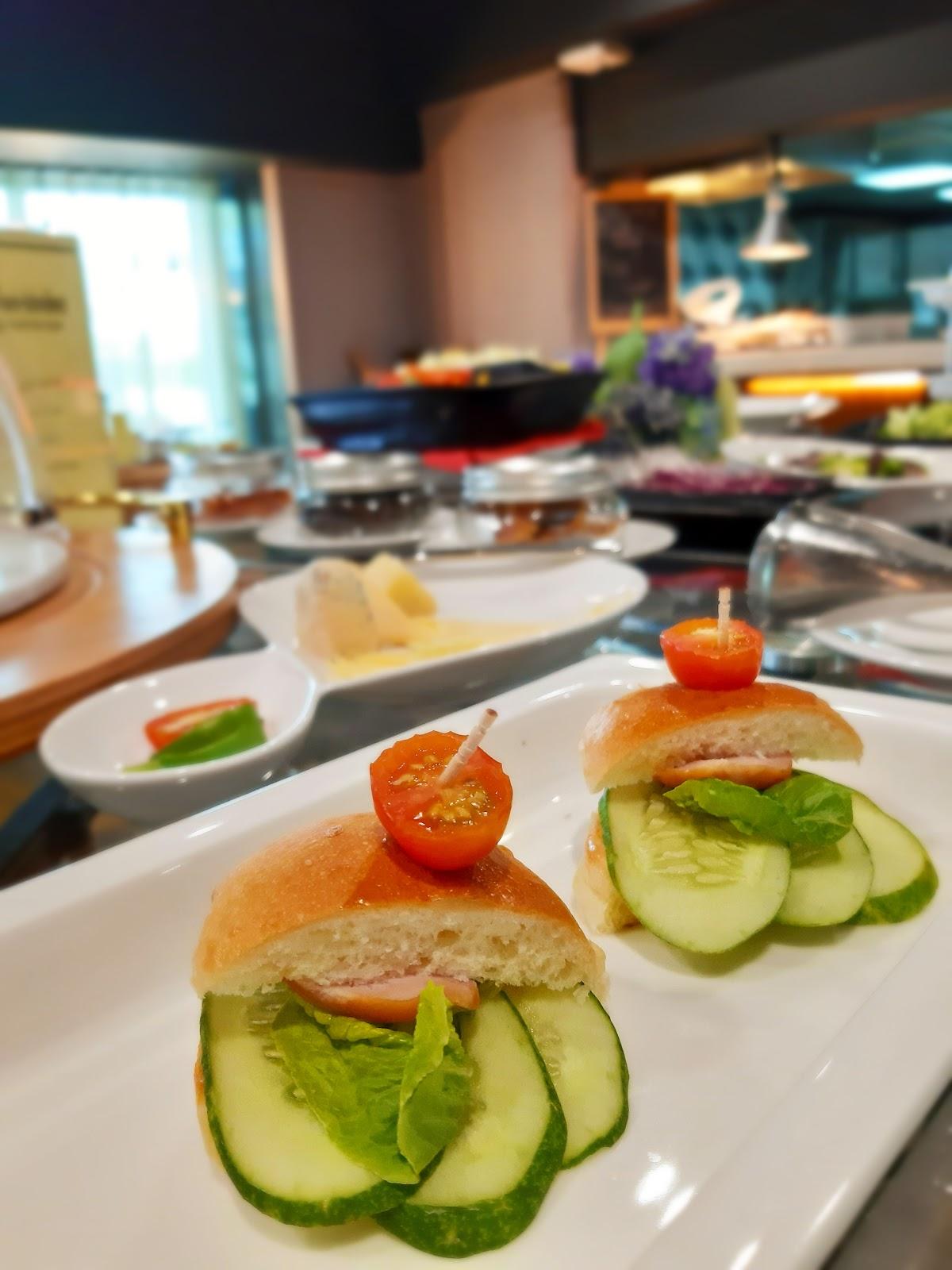 Swiss-Café at Swiss-Belresidences Rasuna Epicentrum cafe, South Jakarta ...