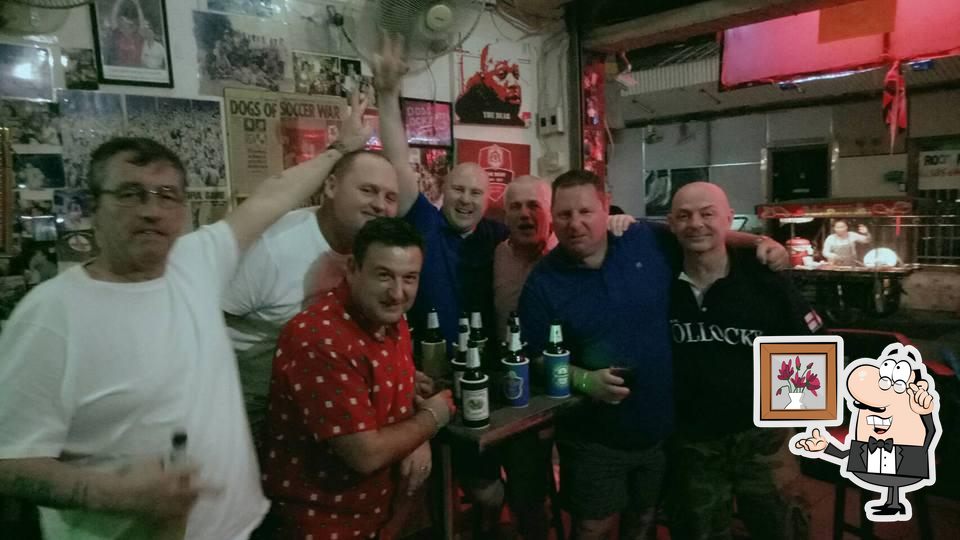 Dog's Bollocks Bar, Pattaya City - Restaurant reviews