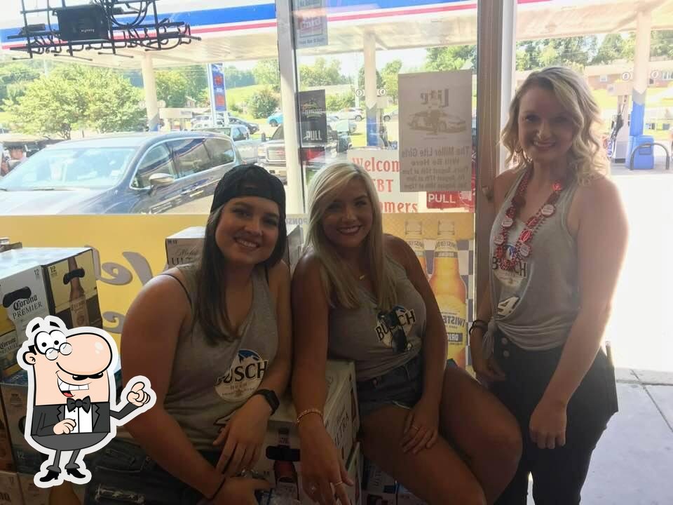 Pit Row Wine and Liquor in Bluff City - Restaurant reviews