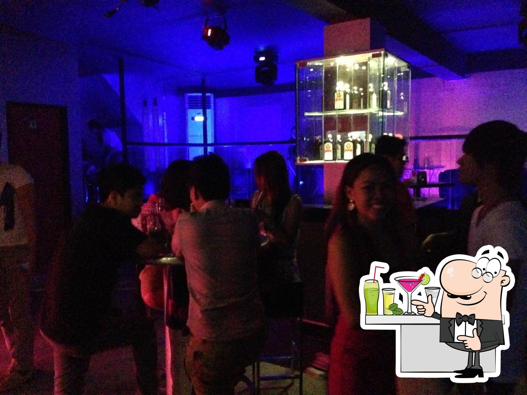 F PHILIPPINES pub & bar, Quezon City
