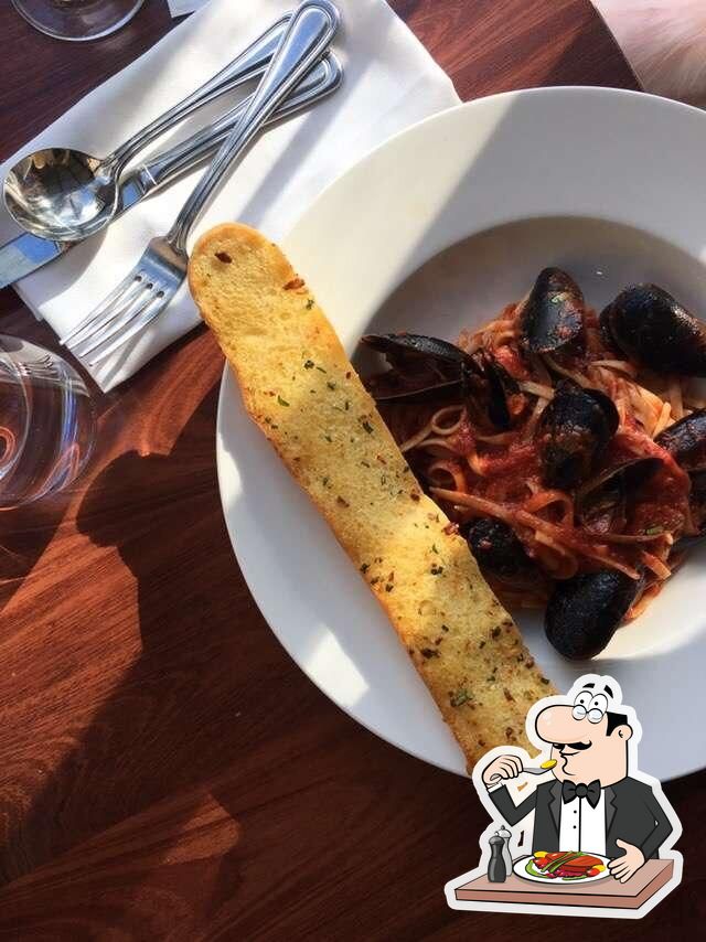 The Grand Bar, Stamford Grand Adelaide, 2 Jetty Rd in Glenelg ...