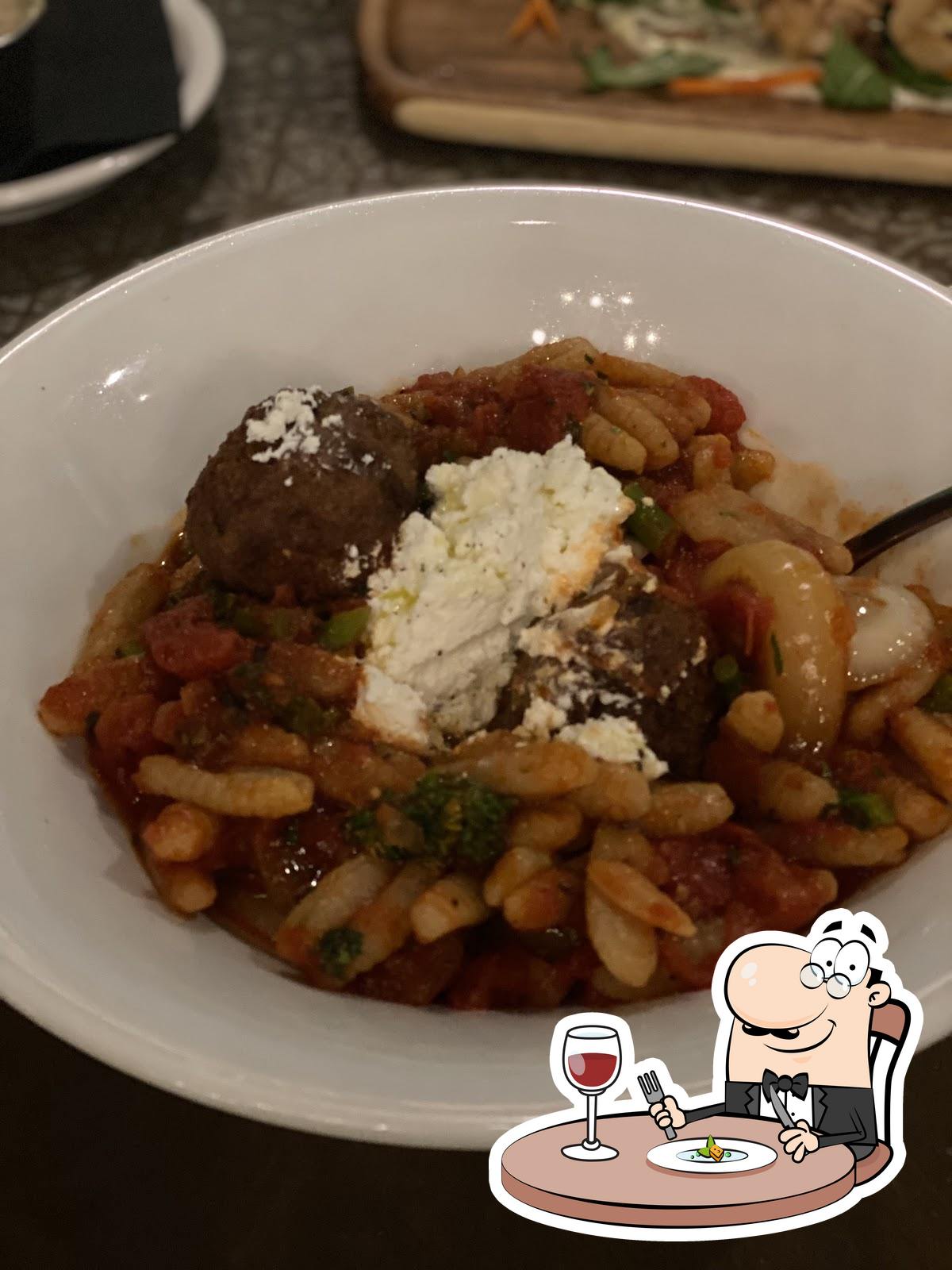 Elle Restaurant & Lounge, Solon
