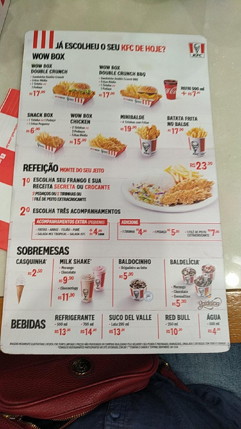 Menu em KFC restaurante, Balneário Camboriú