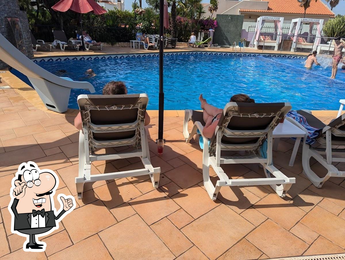 Scoobys Pool Bar, Albufeira - Restaurant menu, prices and reviews