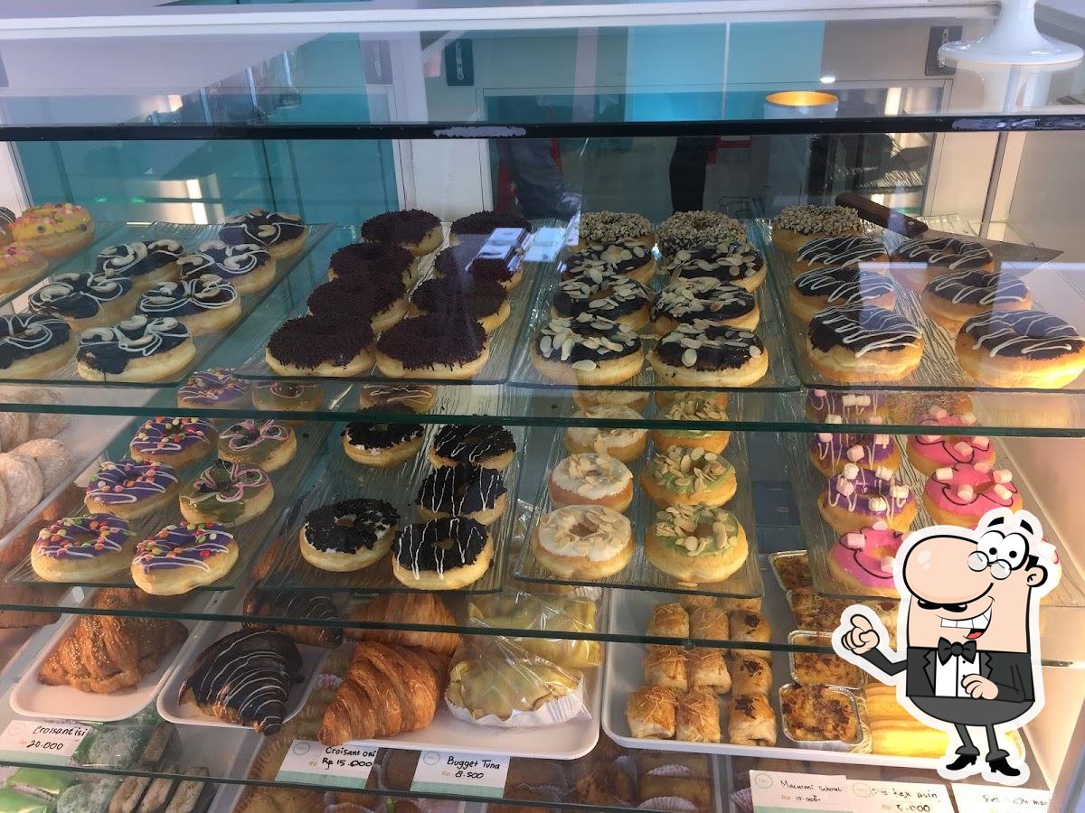 Olin's Donuts & Bakery Kota Wisata, Индонезия - Restaurant reviews