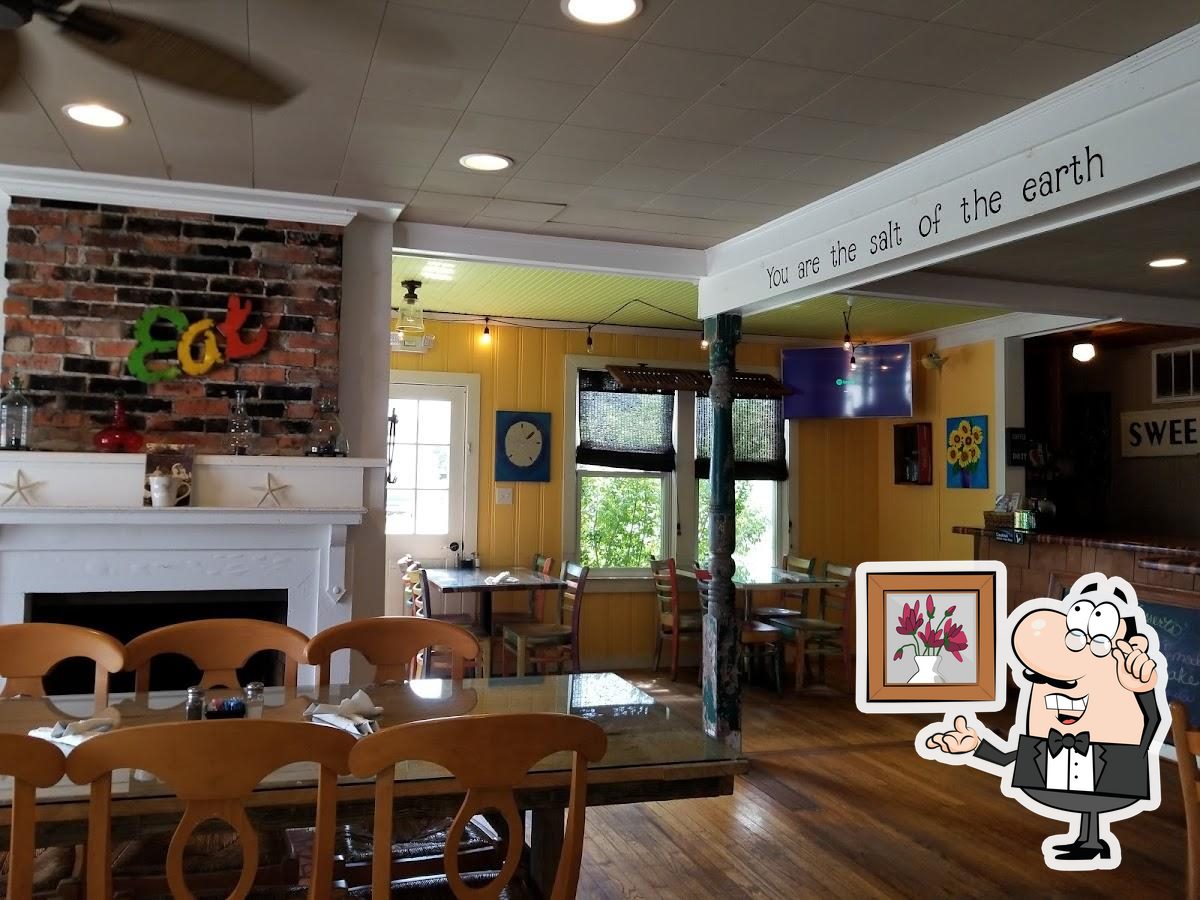 Pass the Salt Cafe in Currituck - Restaurant menu and reviews