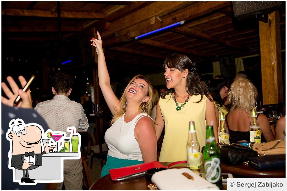 Tropski Bar, Dobra Voda - Restaurant reviews