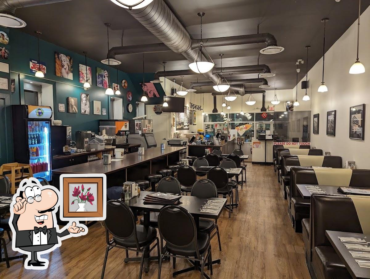 Deja Vu Cafe, Moose Jaw - Restaurant menu, prices and reviews