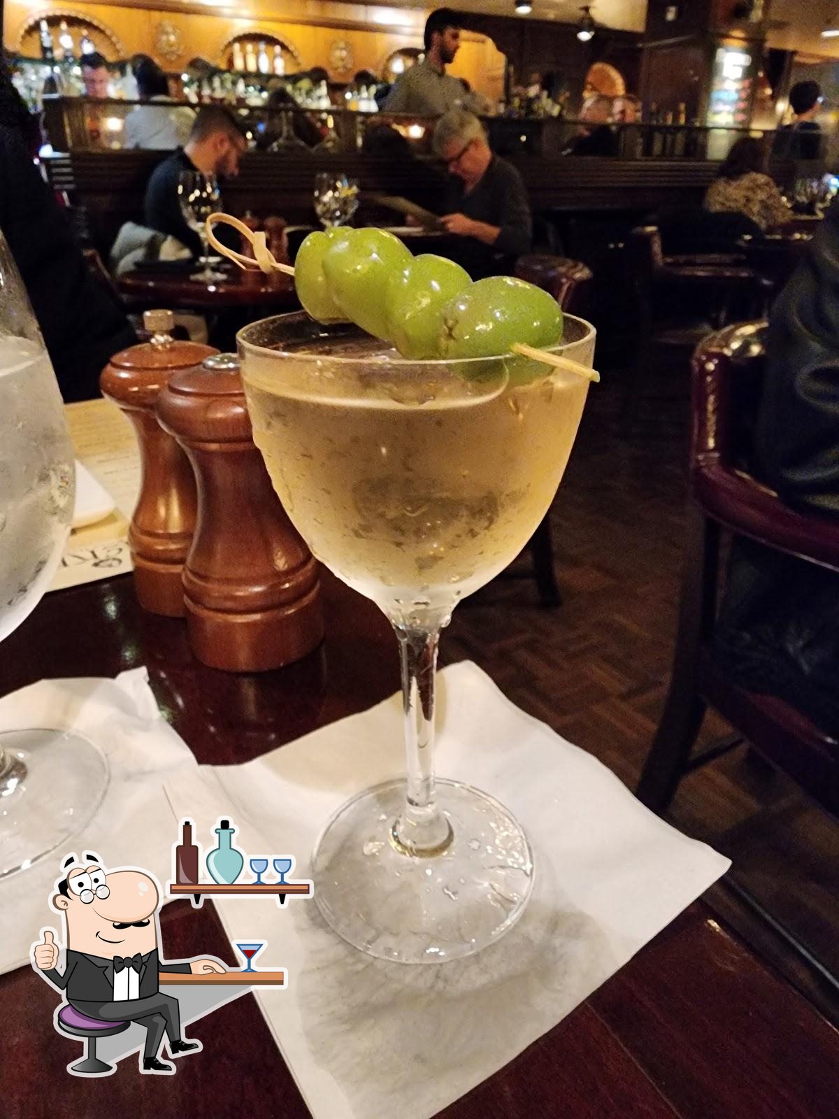 SHUCKERS OYSTER BAR, Seattle - Restaurant menu, prices and reviews