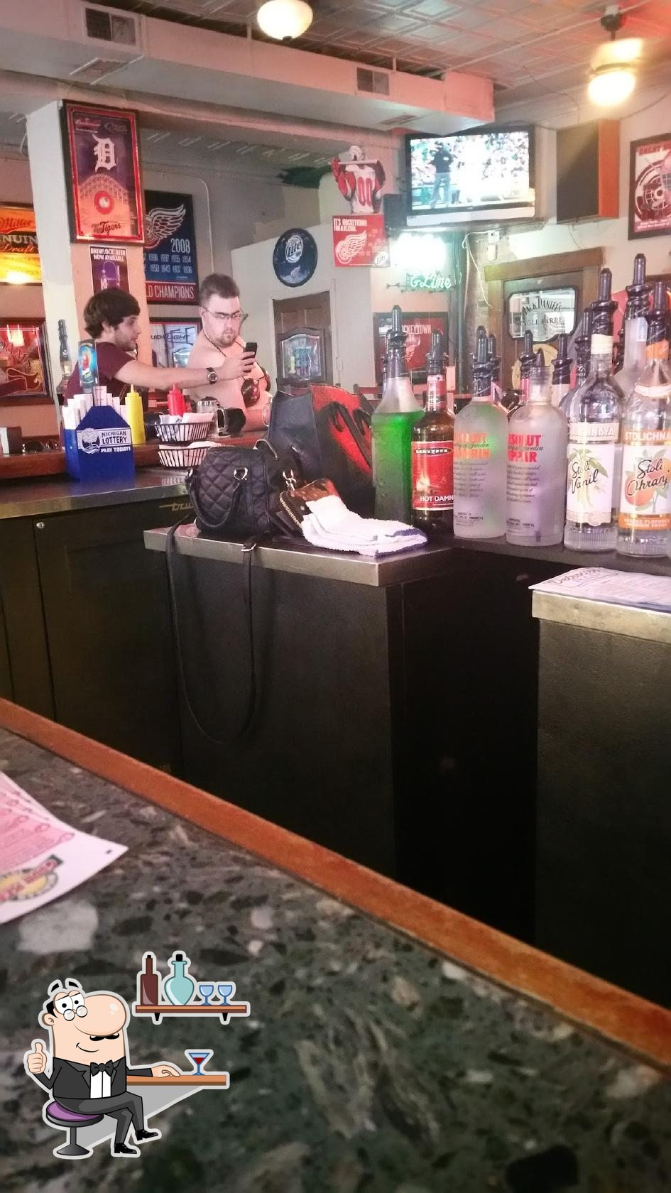 Detroiter Bar, 655 Beaubien Blvd in Detroit - Restaurant menu and reviews