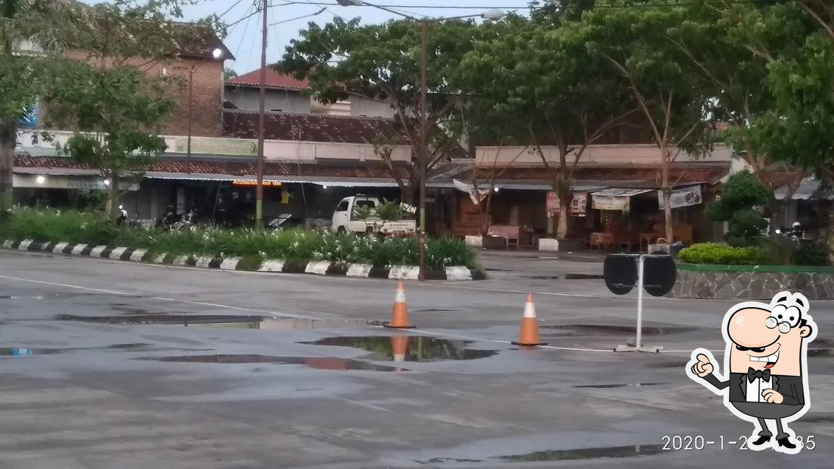Kopi Racing cafe, Gribig
