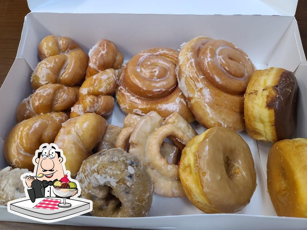 Carol Lee Donuts, 104 S 5th St in Salina - Restaurant menu and reviews
