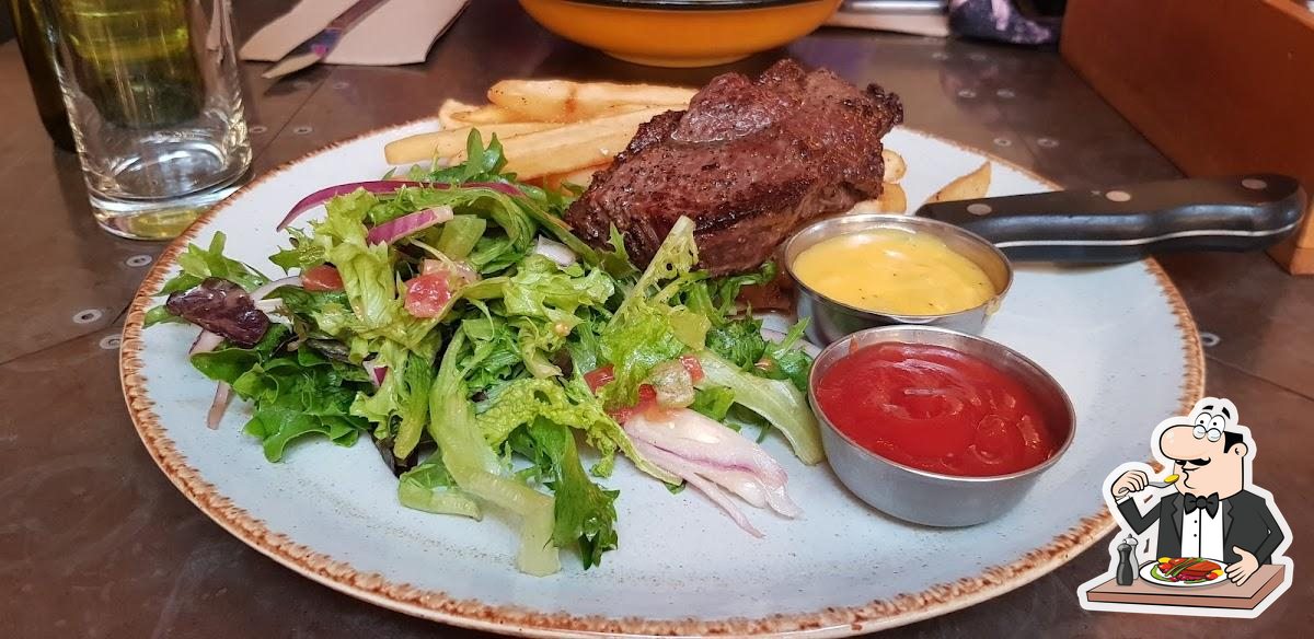 Iguana Street Bar & Restaurant in Hamilton - Restaurant menu and reviews